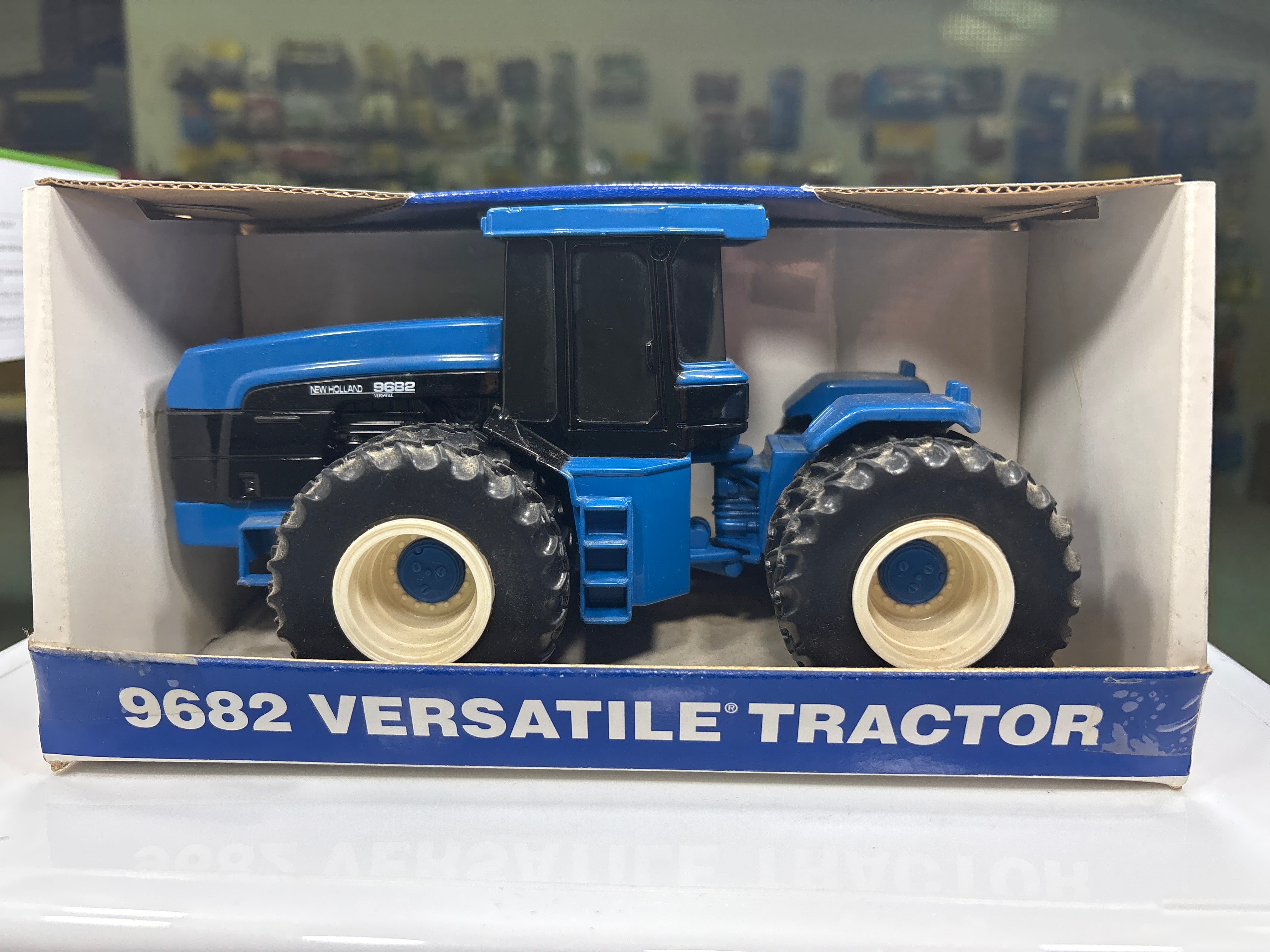 9682 Versatile Tractor – Mast Farm Toys