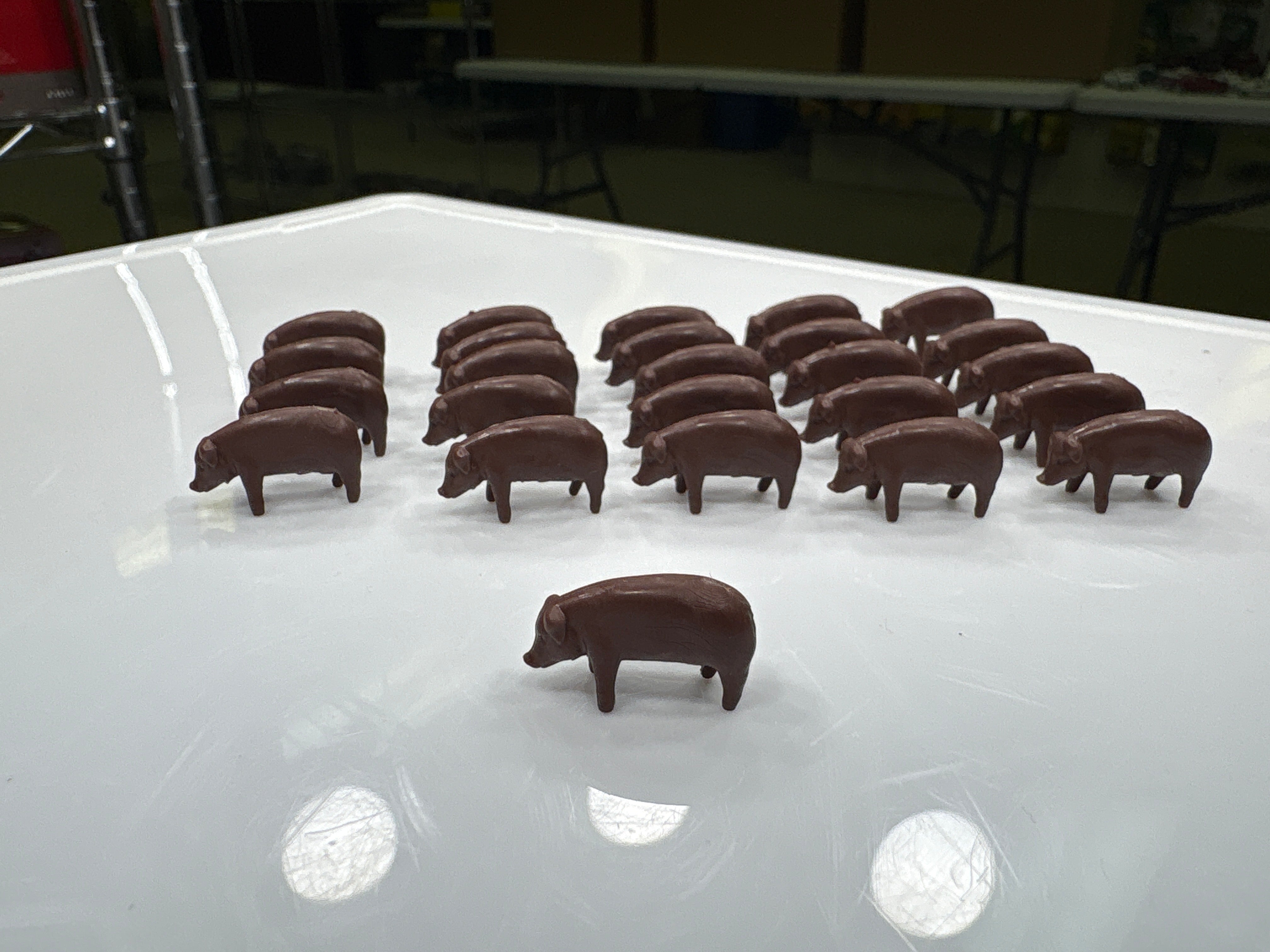 1/64 Scale Brown Pigs 25 Pack – Mast Farm Toys