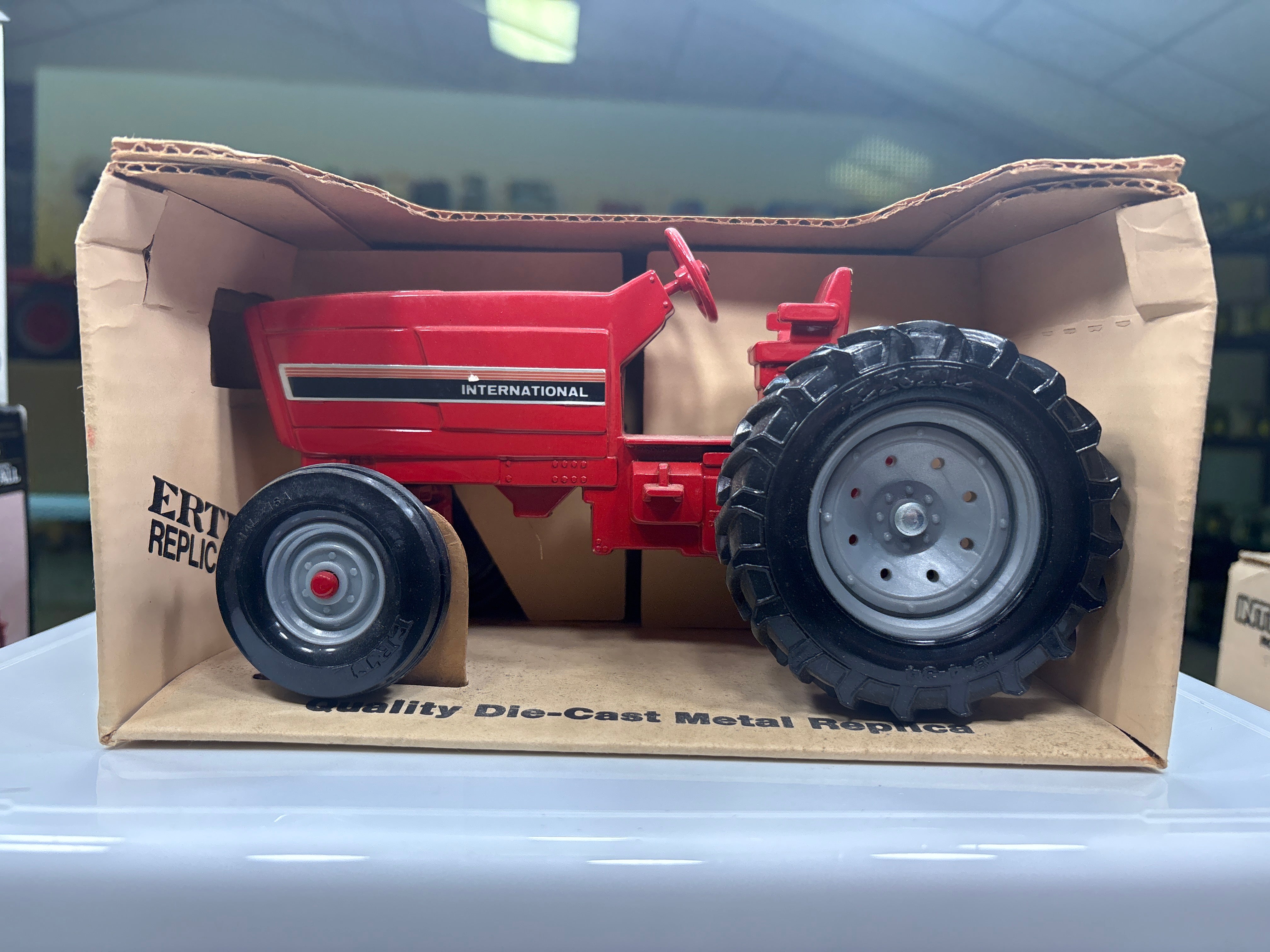 Case International Row Crop Tractor – Mast Farm Toys